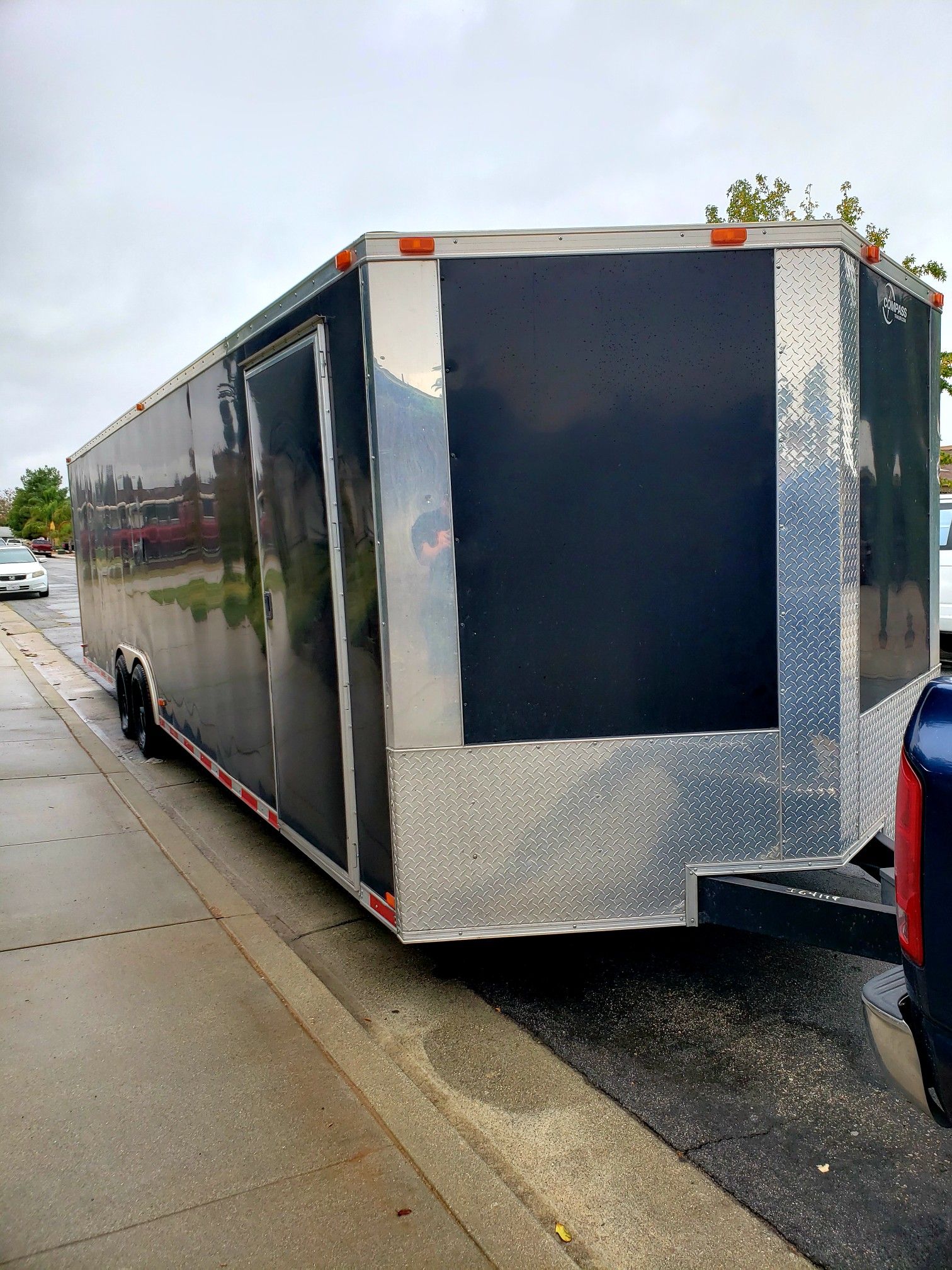 28'ft + Vnose Enclosed Cargo trailer for Sale in Moreno Valley, CA ...