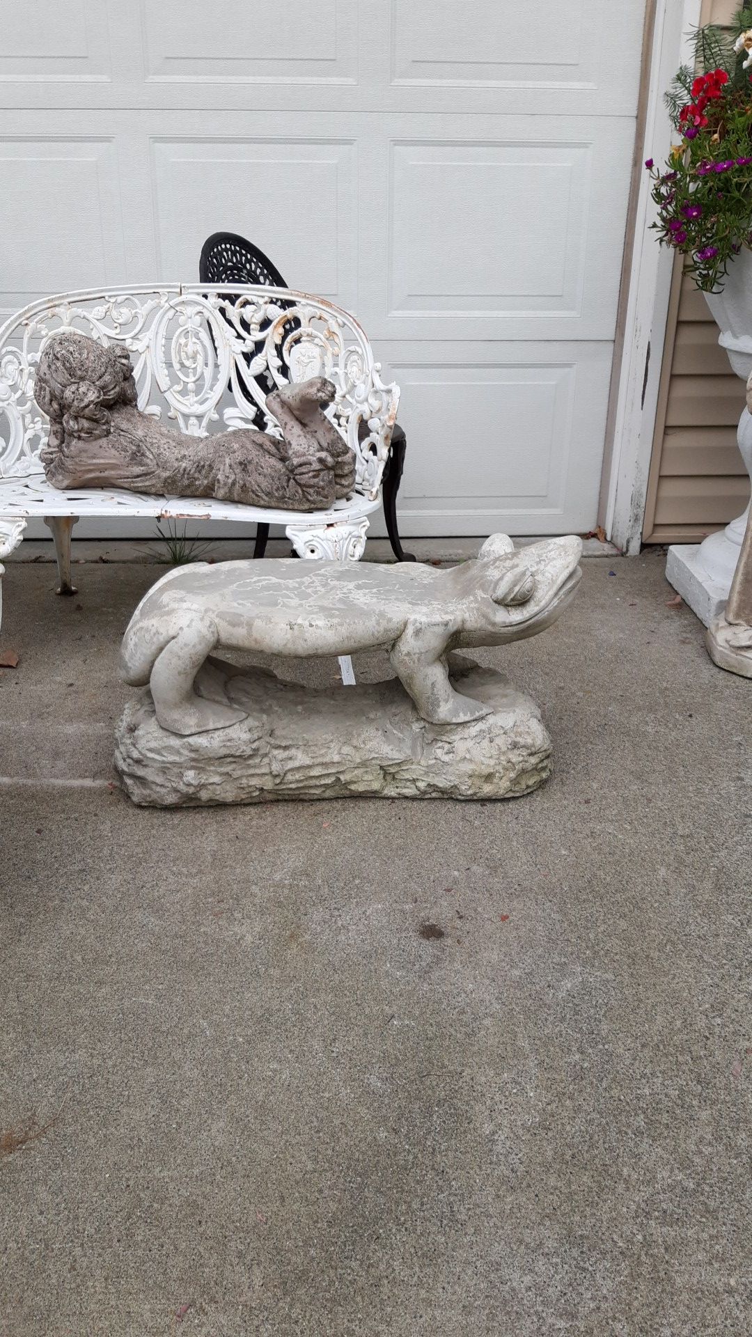 Really cute concrete frog bench for Sale in Seattle, WA - OfferUp