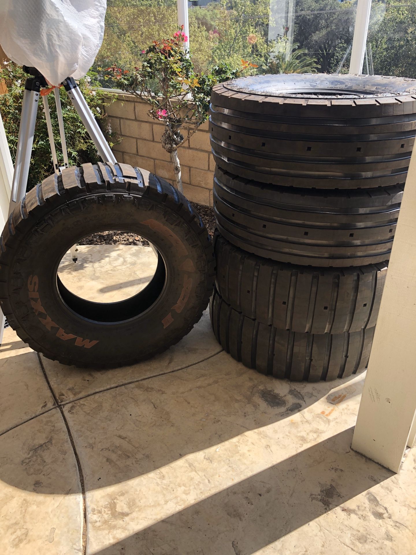 Maxxis razr scr ii 35 inch tires for Sale in Escondido, CA - OfferUp