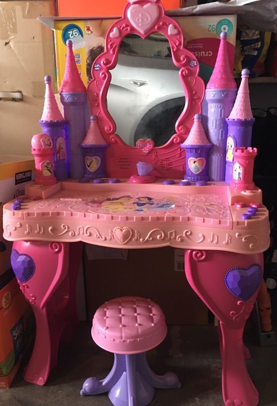 Disney princess vanity and keyboard for Sale in Fremont, CA - OfferUp