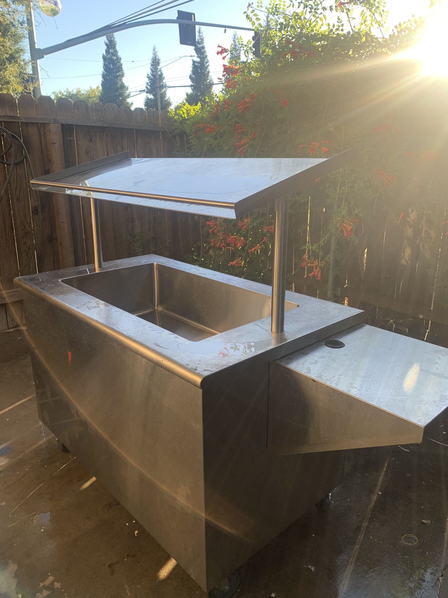 HUBERT Mobile Breakfast Cart w/ Ice Bin - 73"L x 26"W x 55 3/4"H for ...