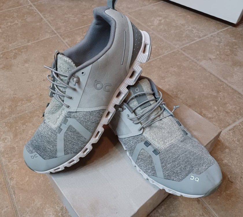 On Cloud Terry Running Shoes Silver Men 10 (Wo.11½) for Sale in Addis ...