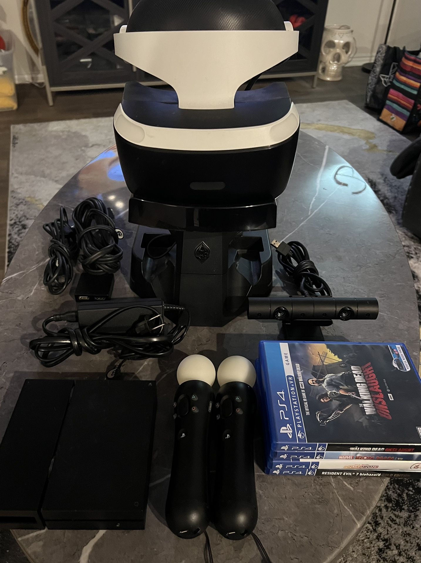 PlayStation 4 VR Headset With Stand And 4 Games for Sale in San Antonio ...