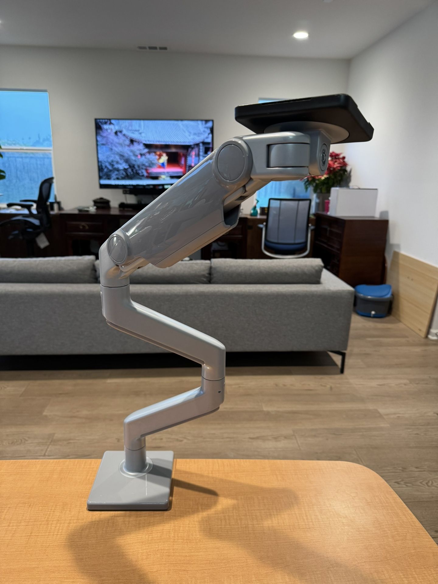Humanscale M10 single monitor arm for Sale in San Diego, CA - OfferUp