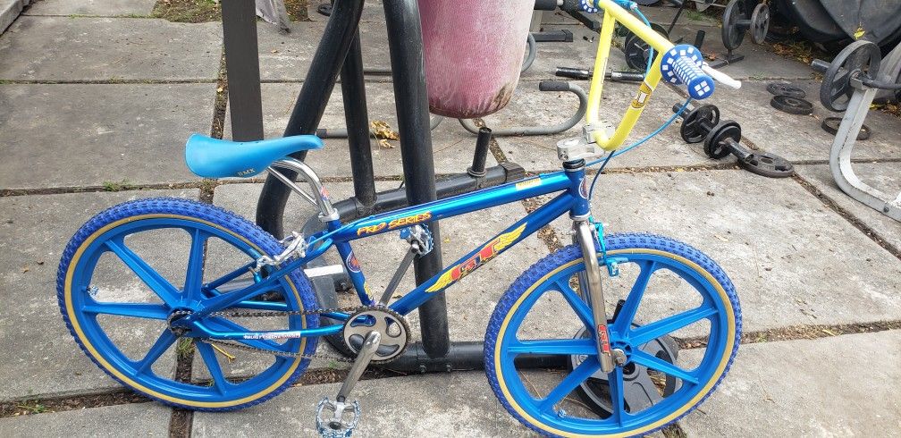 90s GT pro series 24 inch. $680 for Sale in Pico Rivera, CA - OfferUp