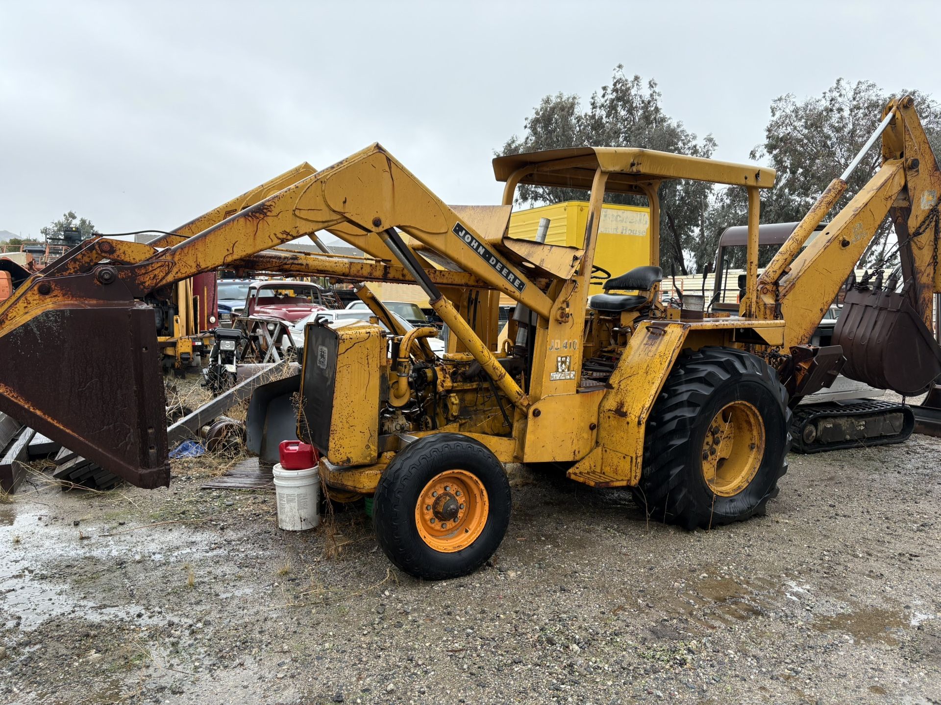 John Deere 410 Backhoe for Sale in Bloomington, CA - OfferUp