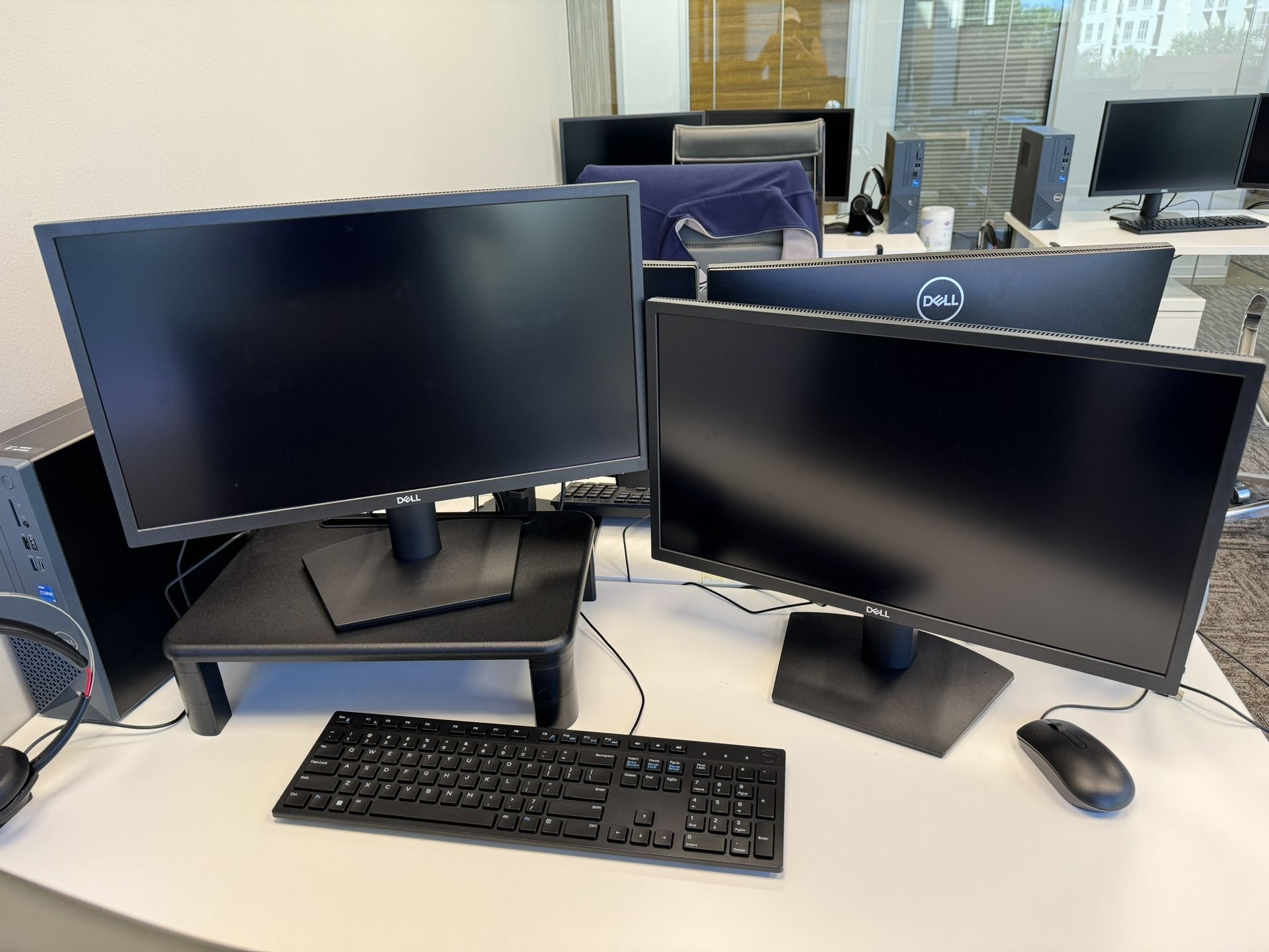 Dell Inspiron Small Desktop 3030s W/2 22” Monitor for Sale in Dallas ...
