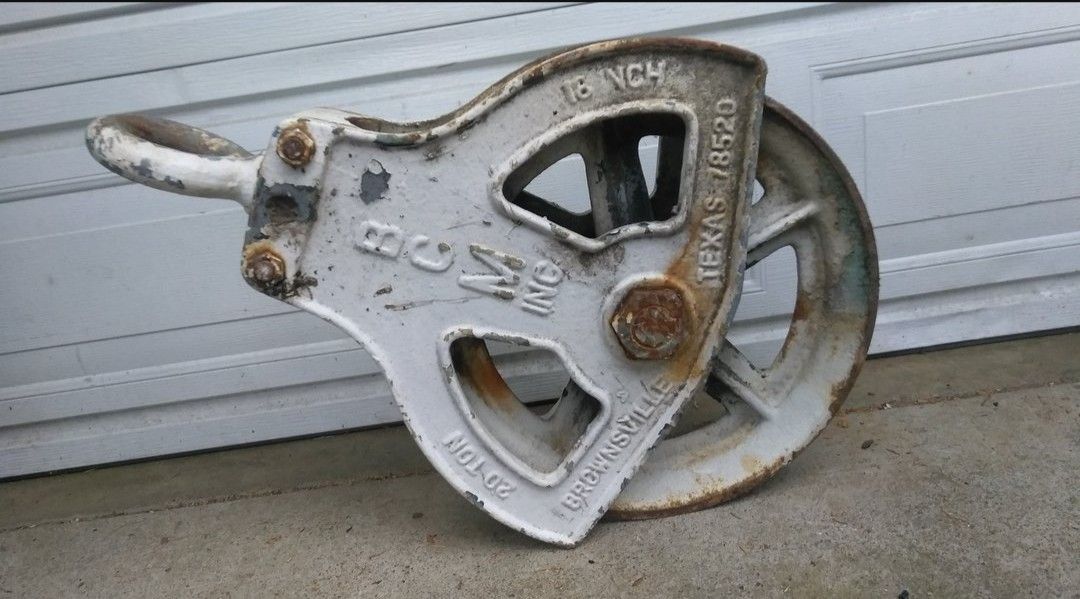 BCM 18in / 20 ton full sided trawl block x 2 for Sale in Federal Way ...