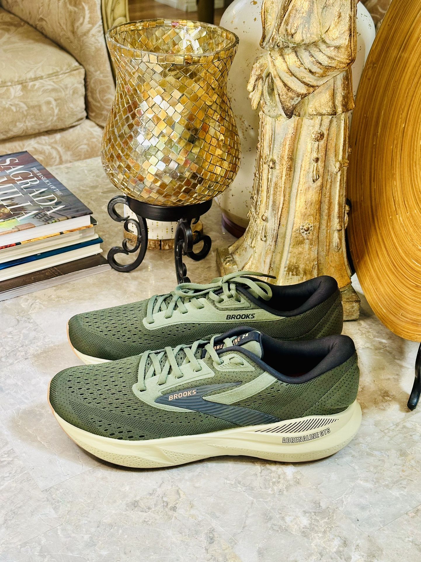 Men's Brooks Adrenaline GTS 24 Running Sneakers Shoes Size 10 Green ...