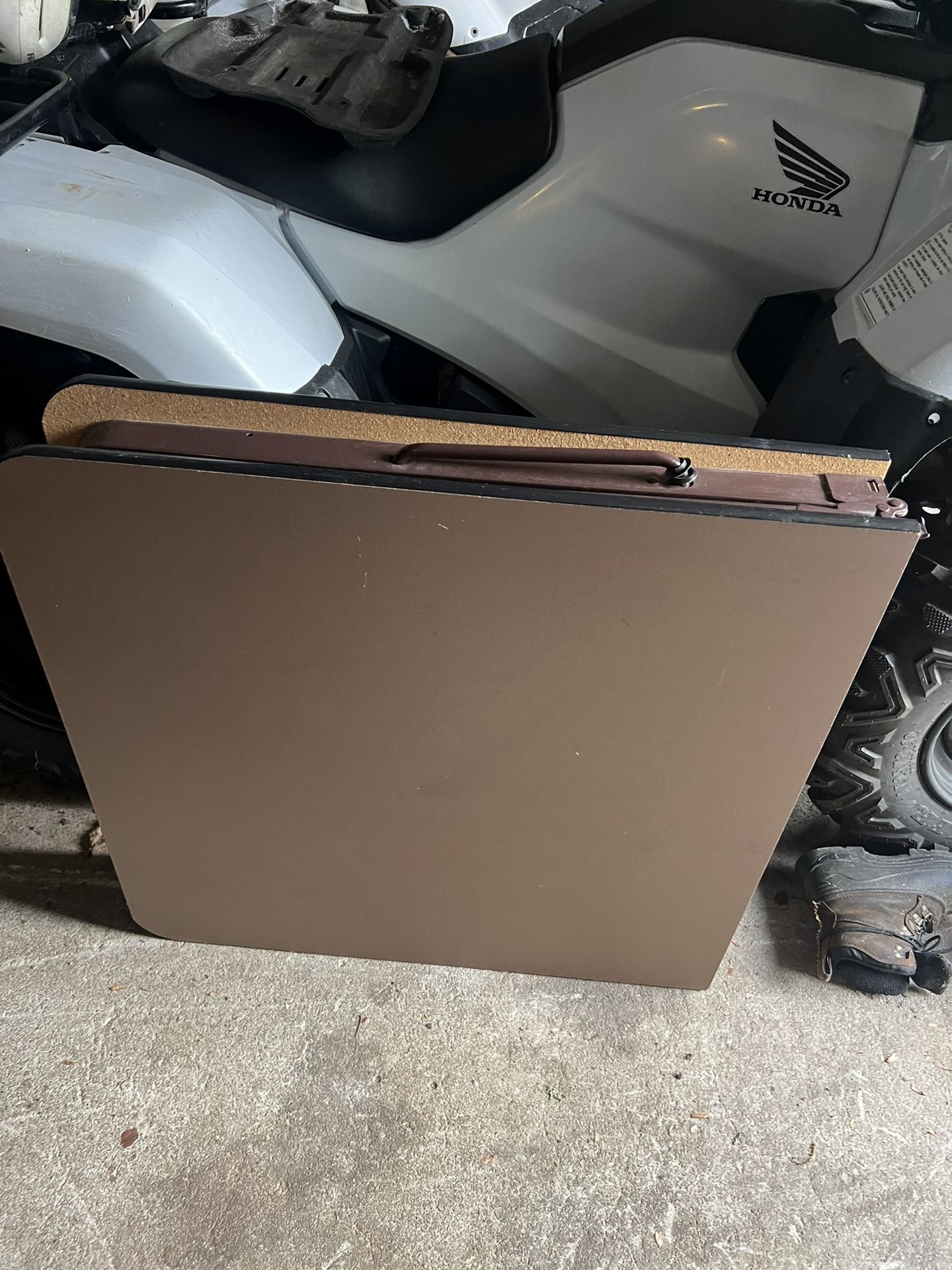 5 Ft folding table Wood Grain. Porch Pickup In old bridge for Sale in ...