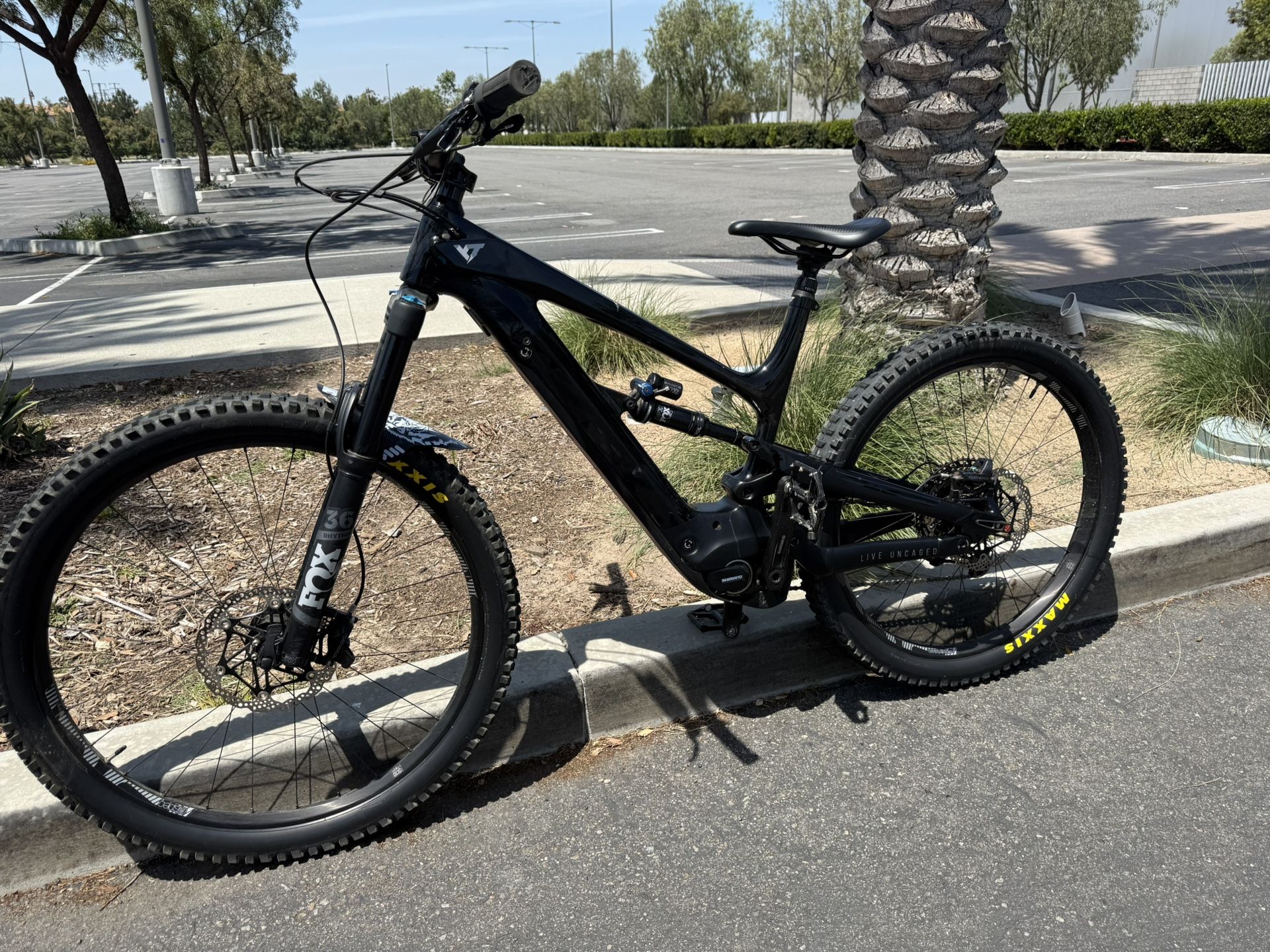 YT Decoy 2020 Comp XL for Sale in Irvine, CA - OfferUp