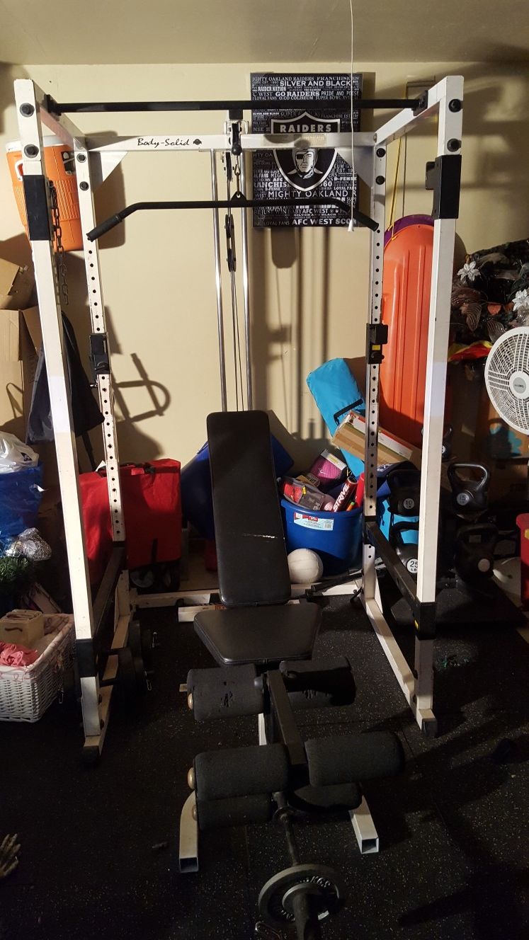 Body Solid MSSTKR 1/99 with bench for Sale in Dallas, TX - OfferUp