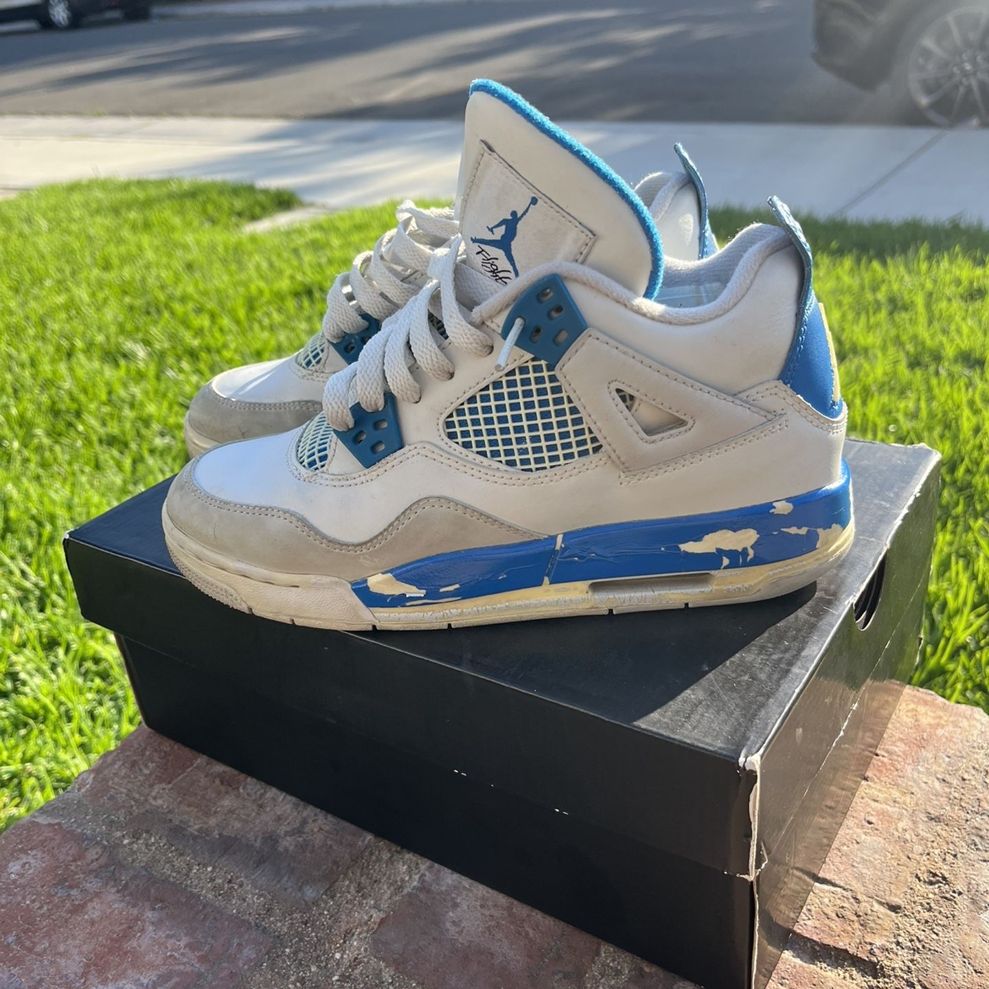 Jordan 4 True Blue