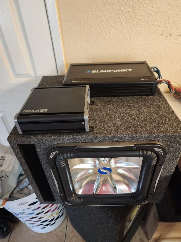 12 Inch Kicker L7 With Two Amps for Sale in Fontana, CA - OfferUp