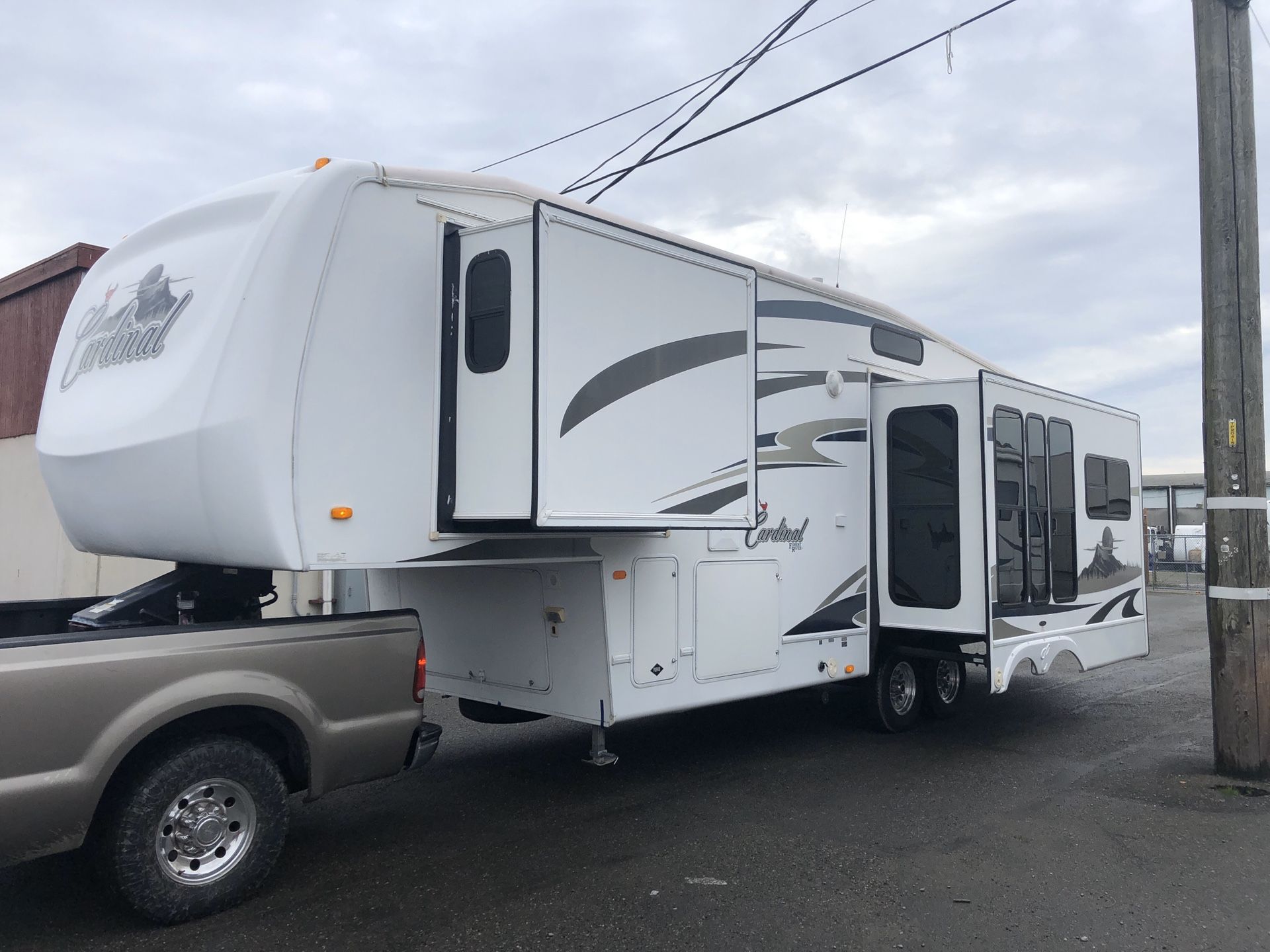 2008 34FT Forest River cardinal fifth wheel 3 slide outs for Sale in ...
