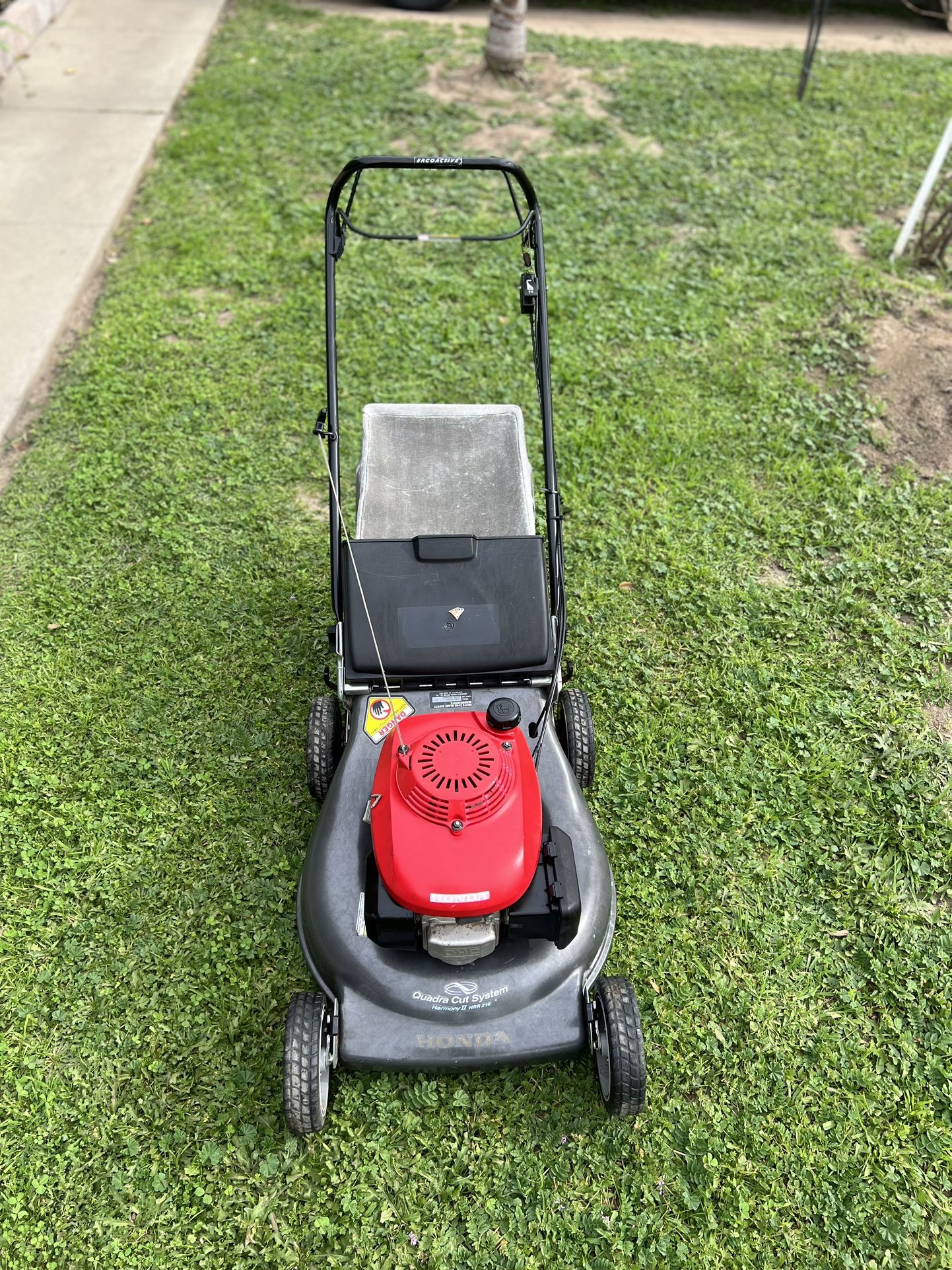 Honda Harmony II HRR 216 lawn mower with the Quadra Cut System for Sale ...