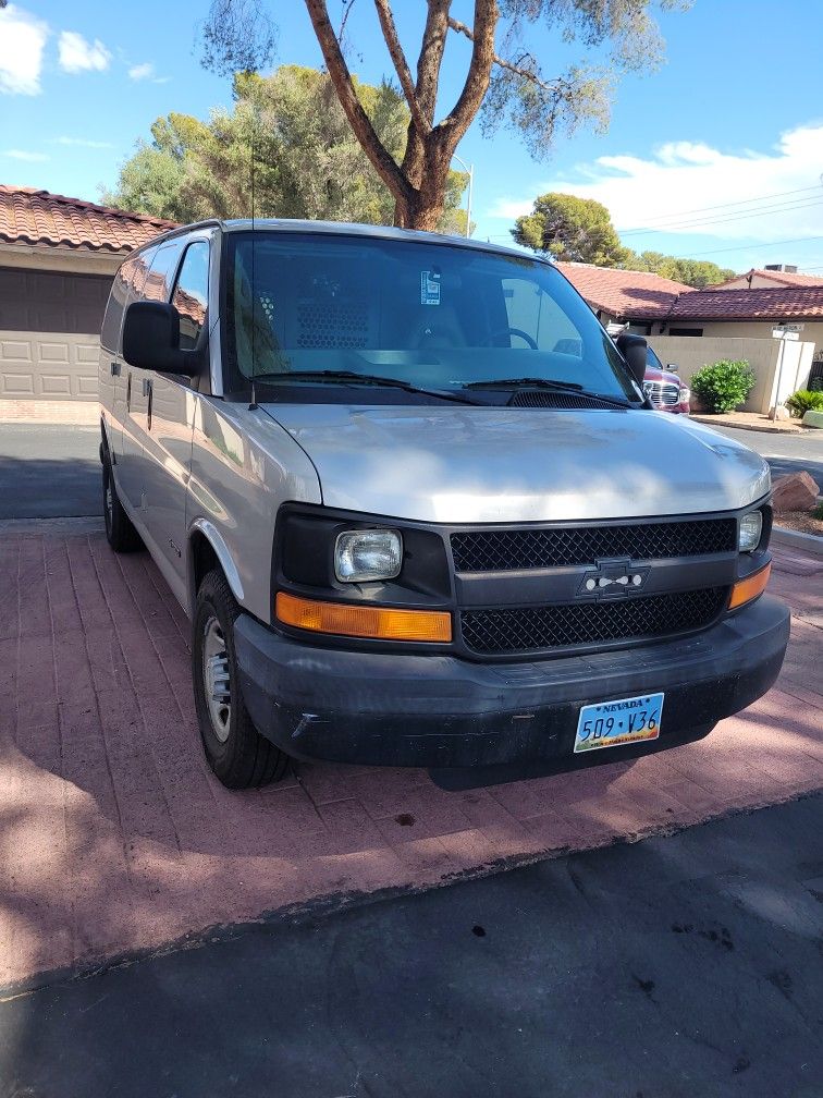 2006 Chevrolet Express 2500 Van for Sale in Las Vegas, NV - OfferUp