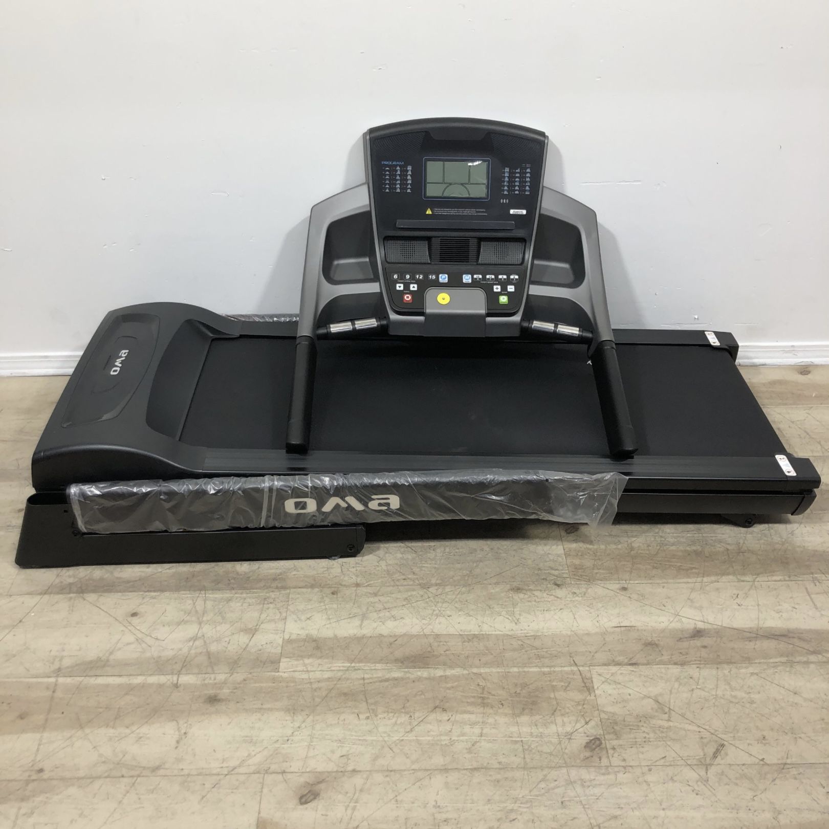OMA Folding Treadmill for Sale in Willoughby, OH - OfferUp
