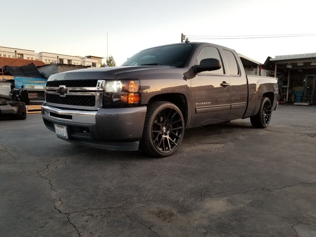 2011 Chevrolet Silverado Lowered