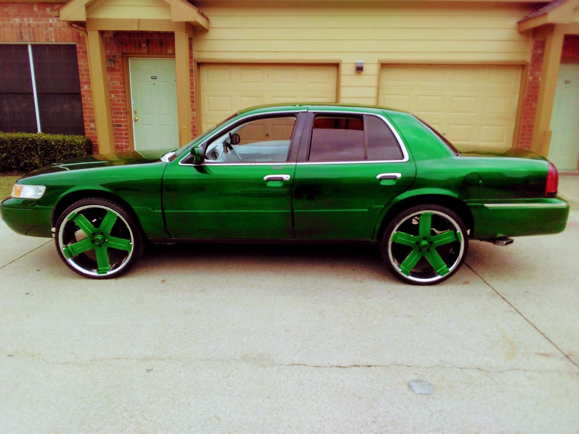 99 grandmarquis.candy apple green for Sale in Dallas, TX - OfferUp