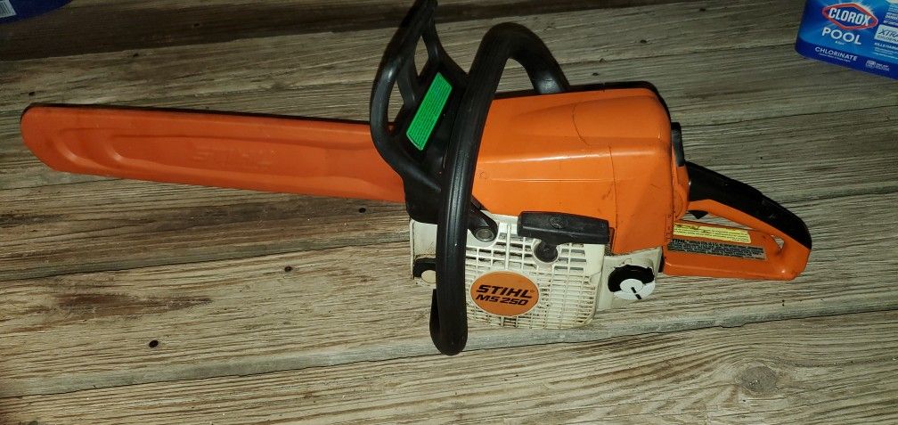 STIHL MS250 18" CHAINSAW for Sale in San Antonio, TX - OfferUp