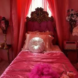 Pink Victorian bed for Sale in Houston TX OfferUp