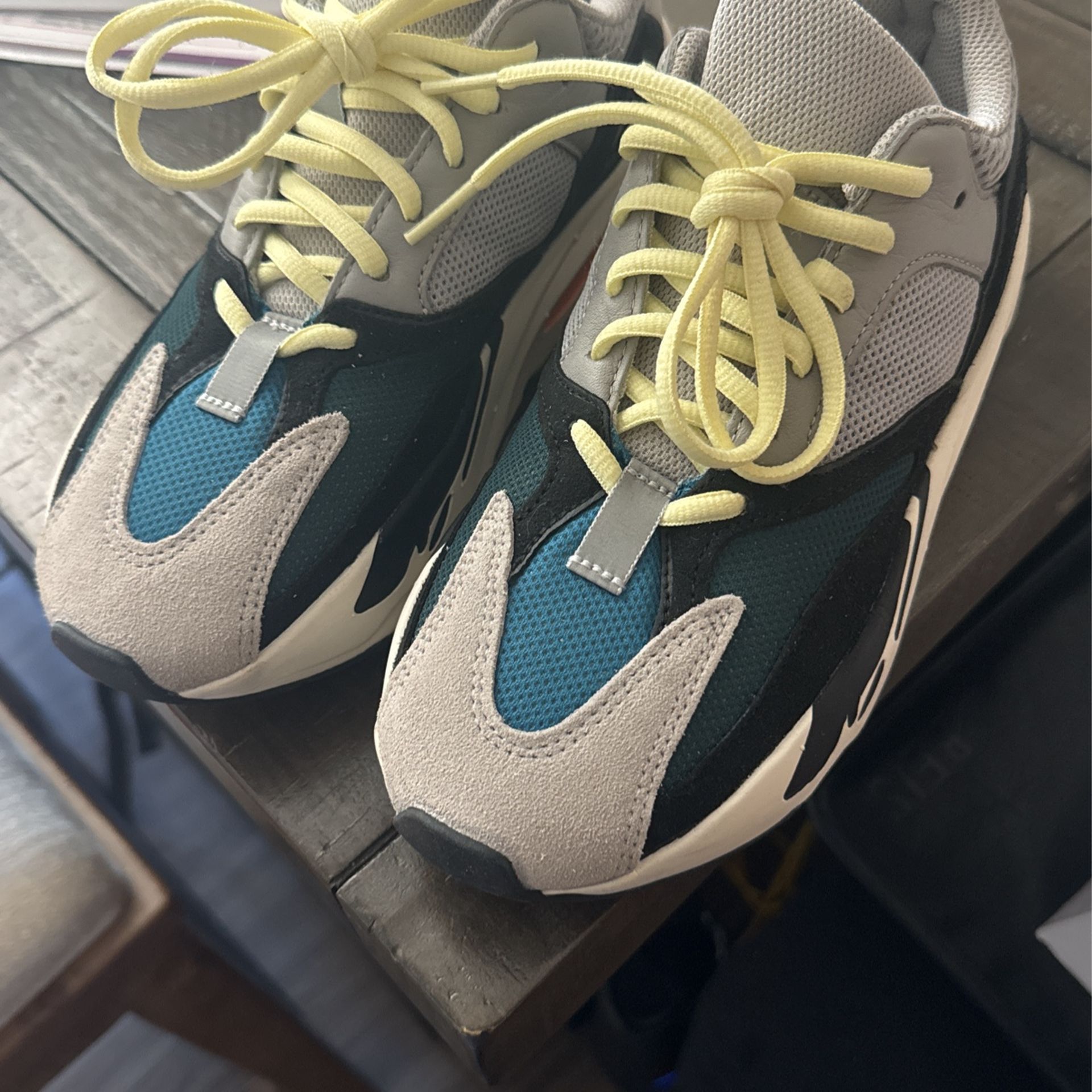 Yeezy Wave Runners for Sale in Long Beach, CA - OfferUp