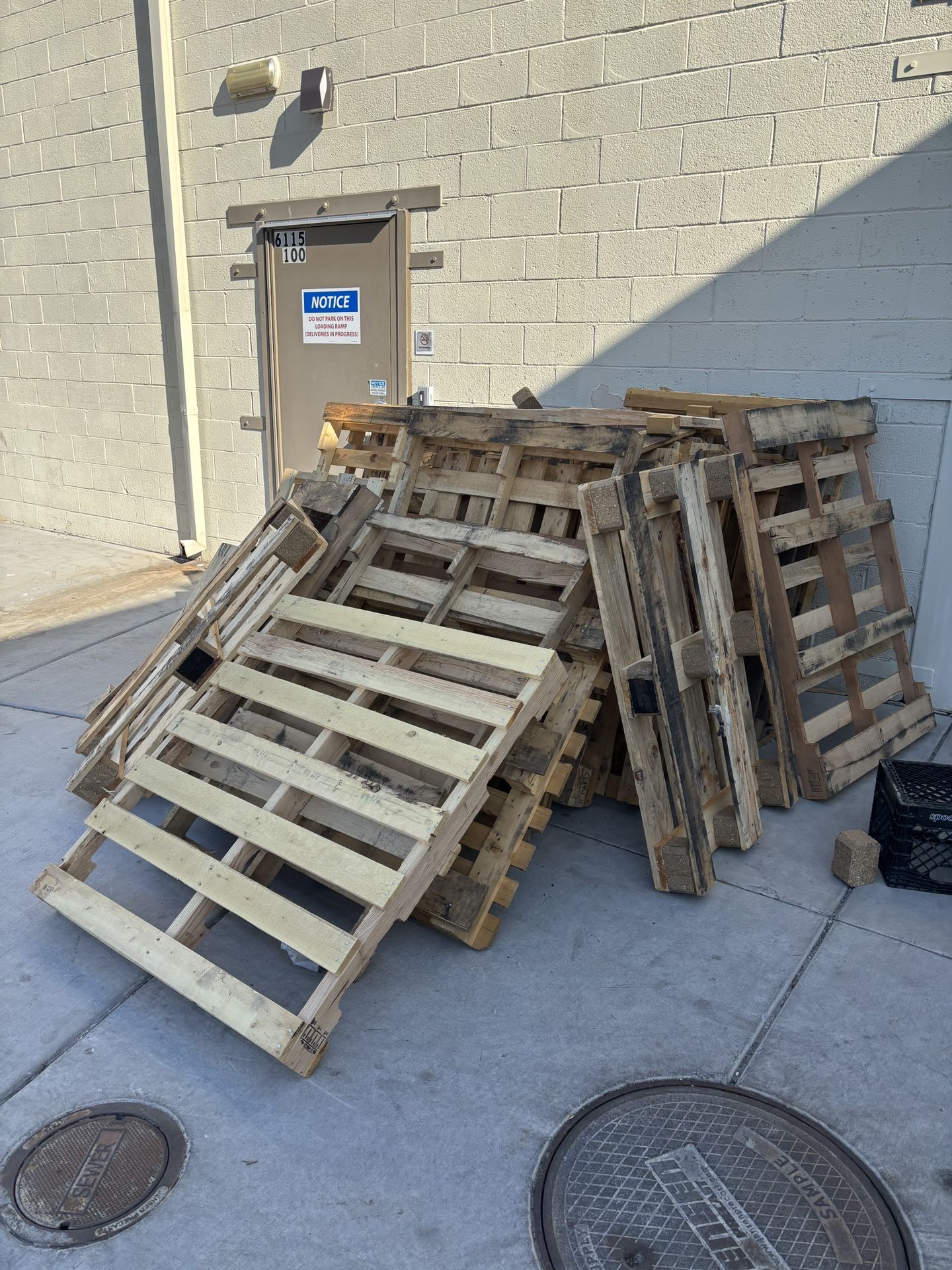 Free Pallets! for Sale in Las Vegas, NV - OfferUp