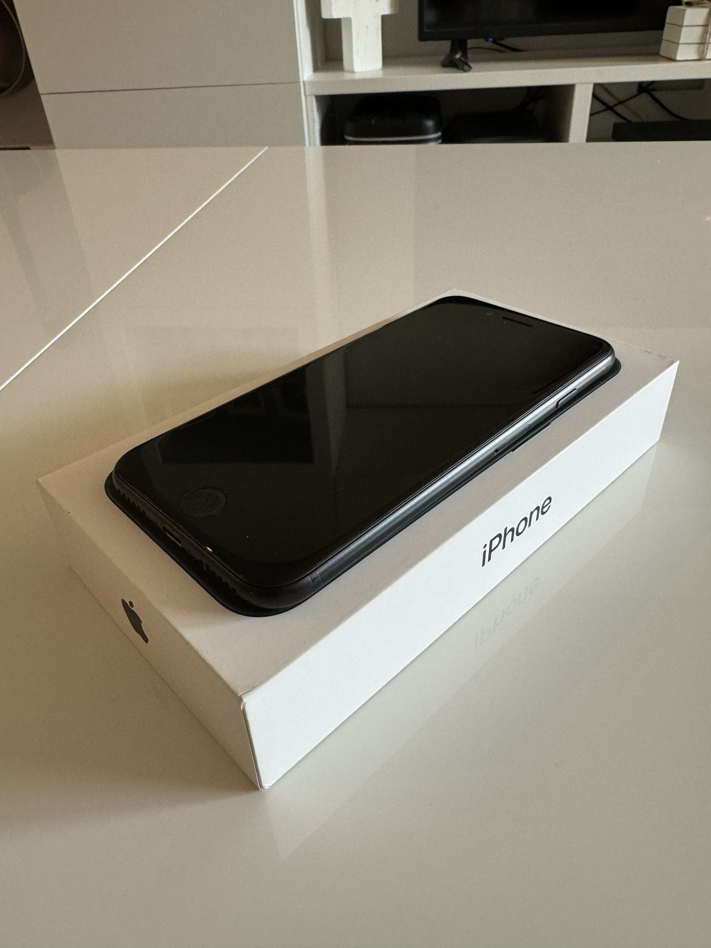 Great Condition - iPhone SE 128GB (2nd) for Sale in San Diego, CA - OfferUp