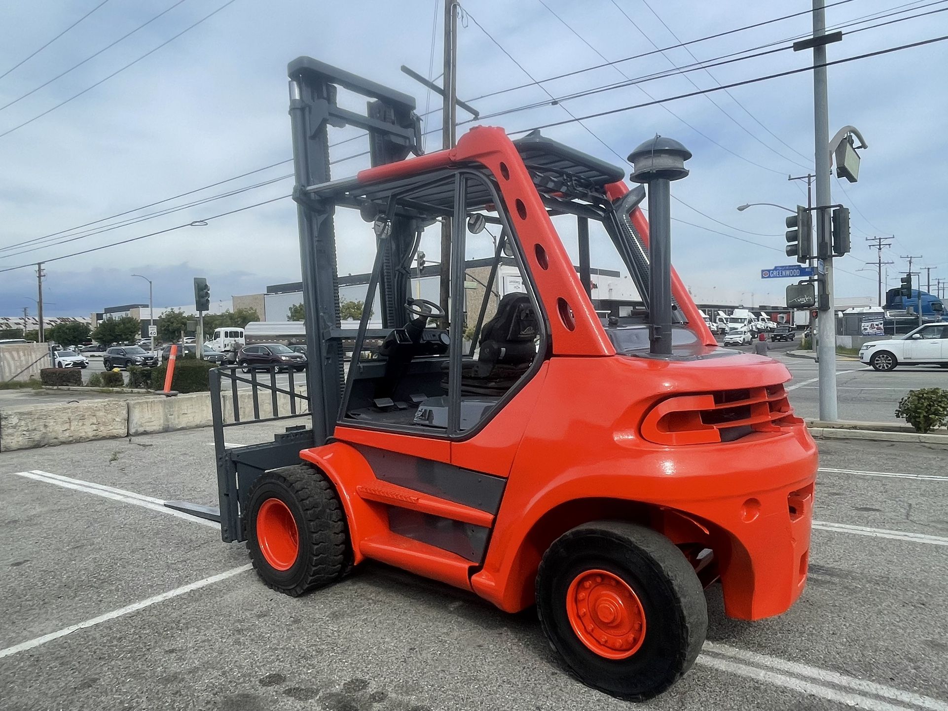 2002 LINDE H80D PNEUMATIC TIRE FORKLIFT 17,500 Lbs OMES WITH: 2 STAGE ...