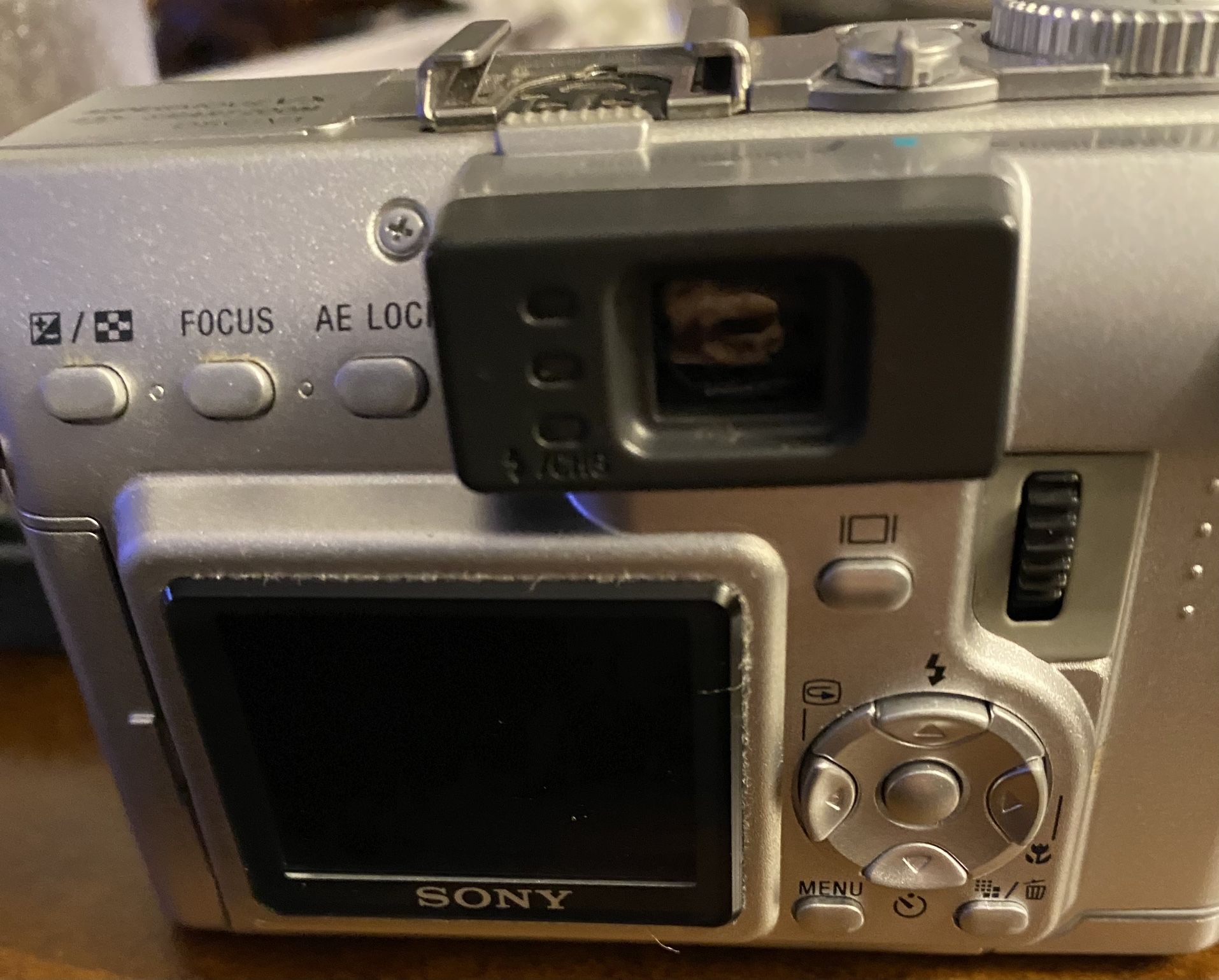 Sony Cybershot DSC-V1 5.0MP Compact Digital Camera Silver for Sale in ...