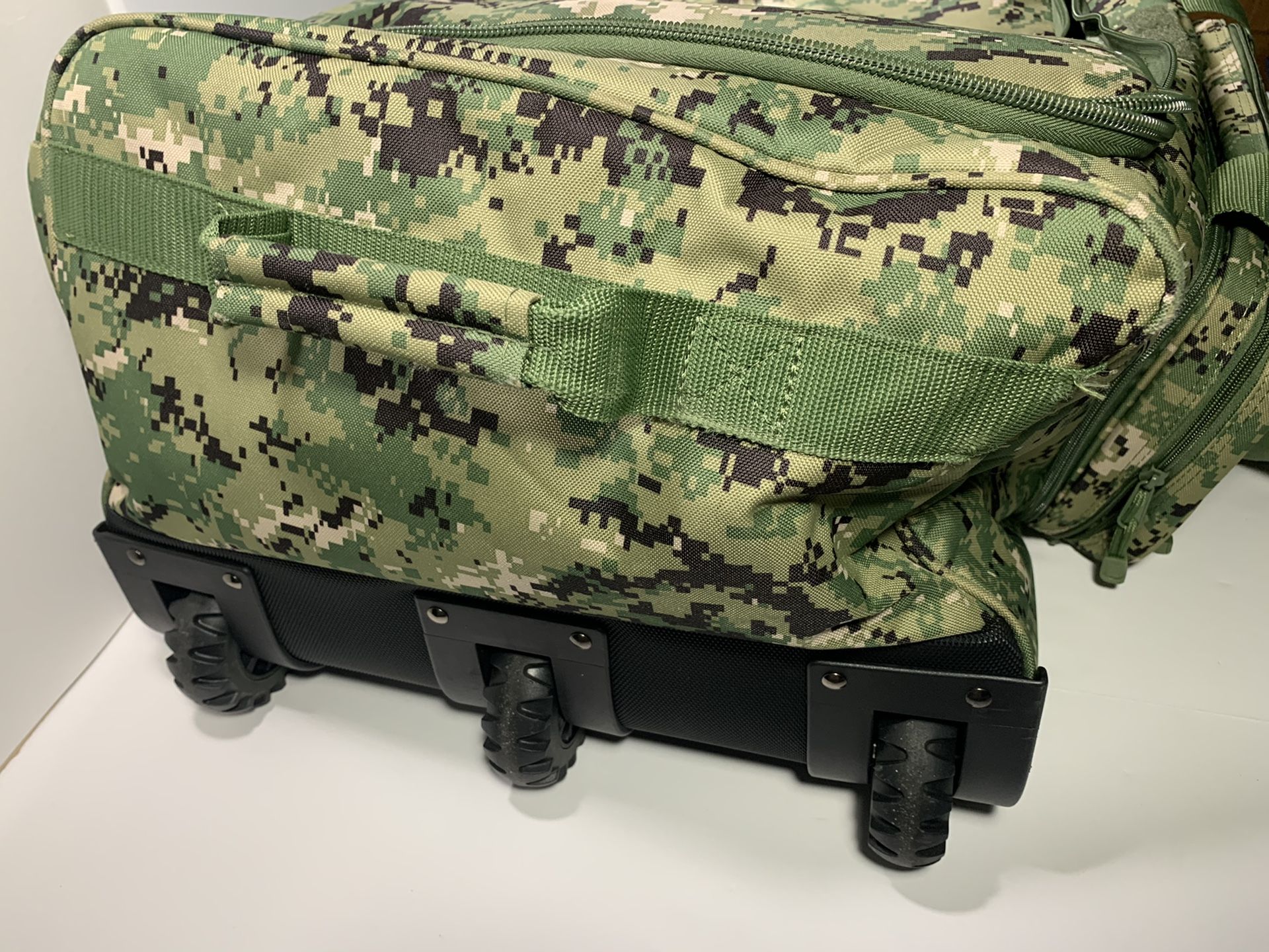 US Navy Large Duffle Bag Green Digital Camo Duffel AOR2 for Sale in ...