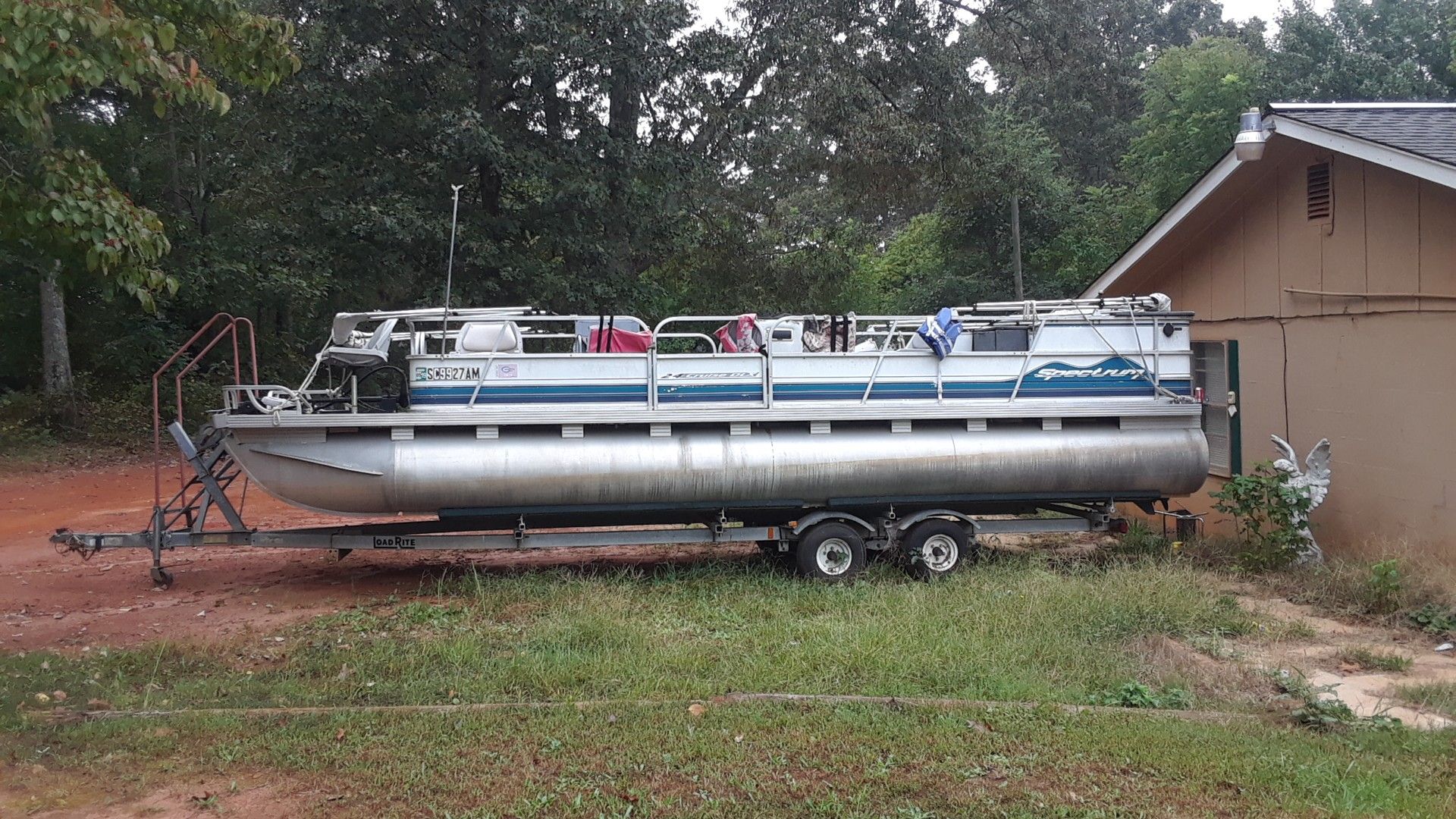 24 ft spectrum cruise deluxe pontoon for Sale in Spartanburg, SC - OfferUp