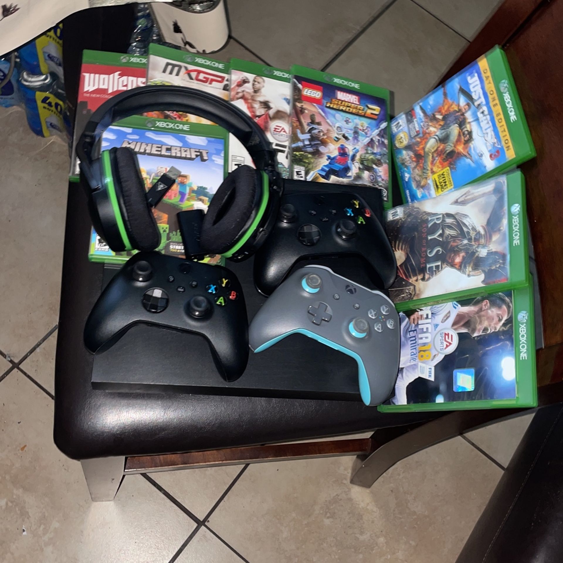 Xbox One Day One Box