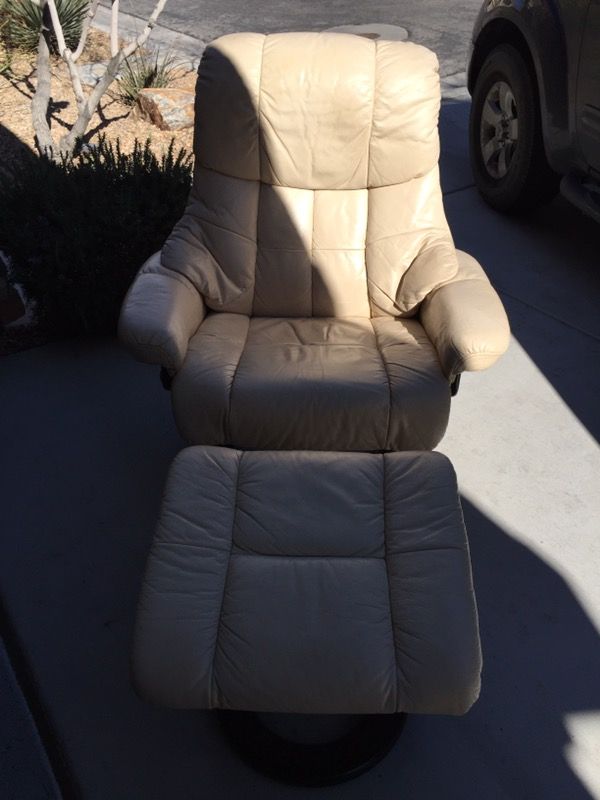 Benchmaster Swivel Chair And Ottoman