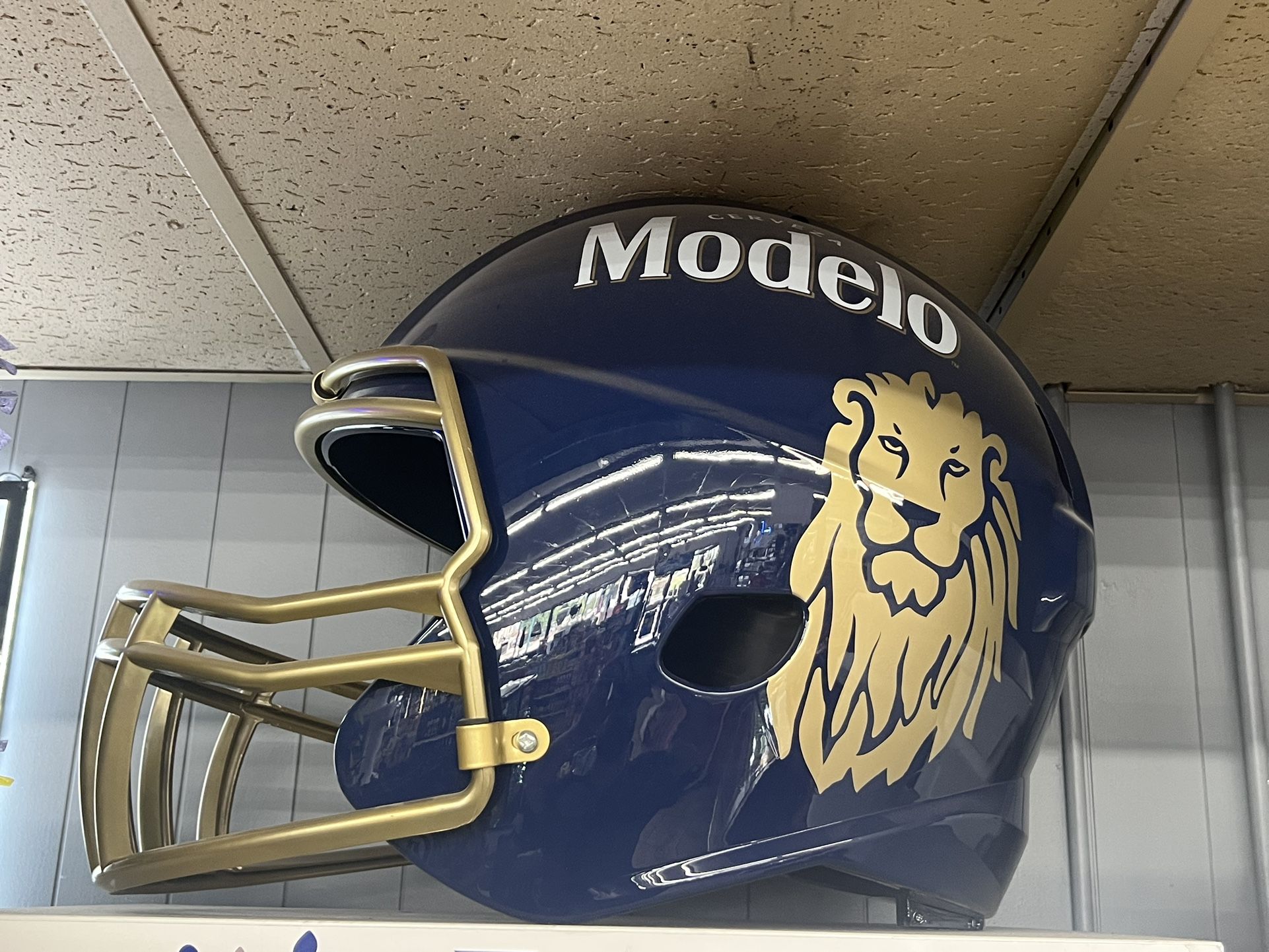 Oversized Football Helmet Modelo for Sale in Scottsdale, AZ - OfferUp