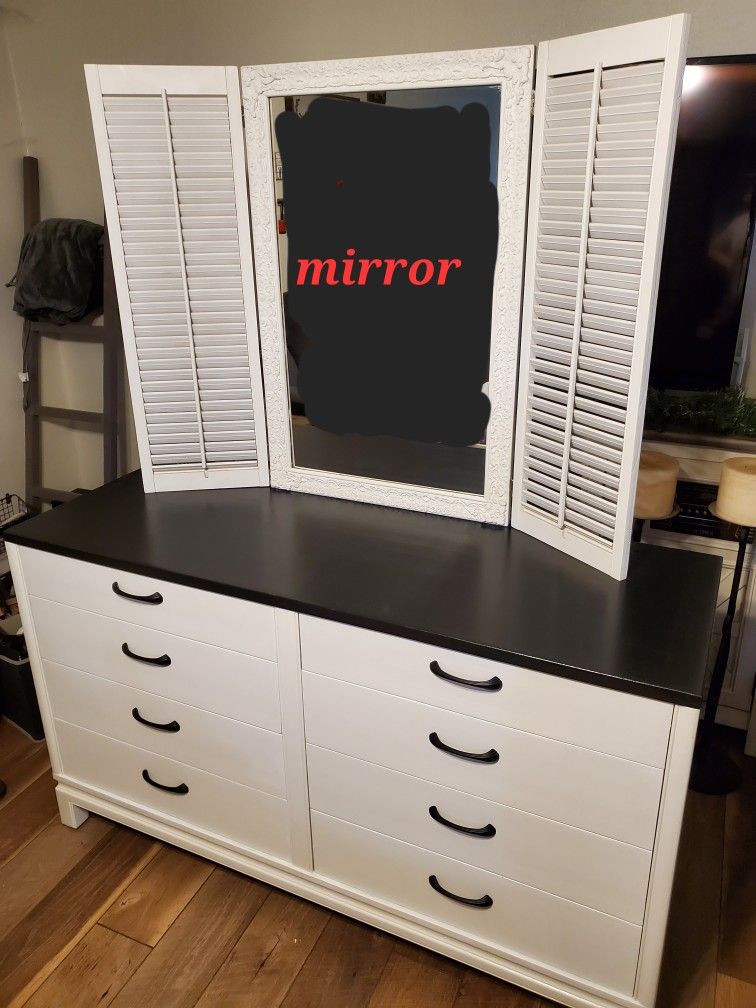 Dresser With Mirror for Sale in Stockton, CA - OfferUp