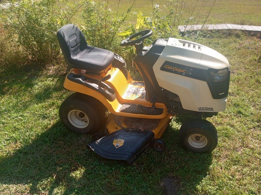 Cub. Cadet 46 In Deck LTX1045 for Sale in Savannah, GA - OfferUp