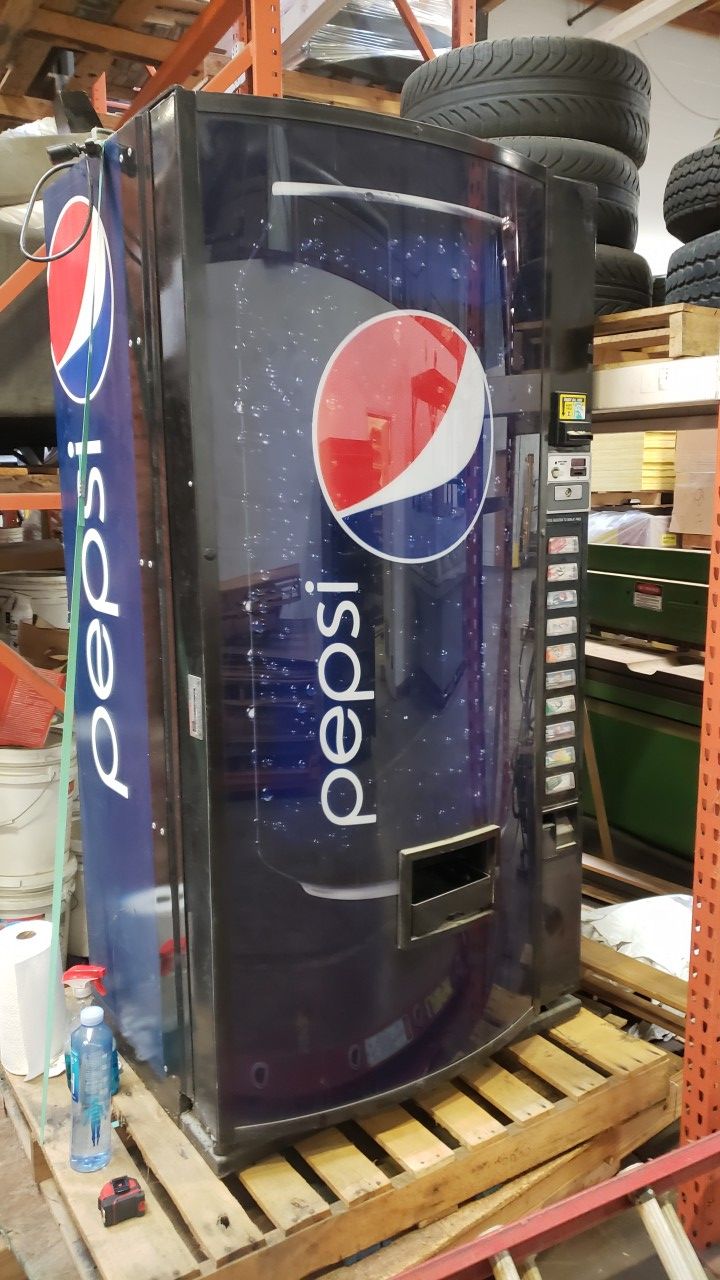 Soda Drink vending machine - Just needs new refrigerant /compressor $200 firm for Sale in ...