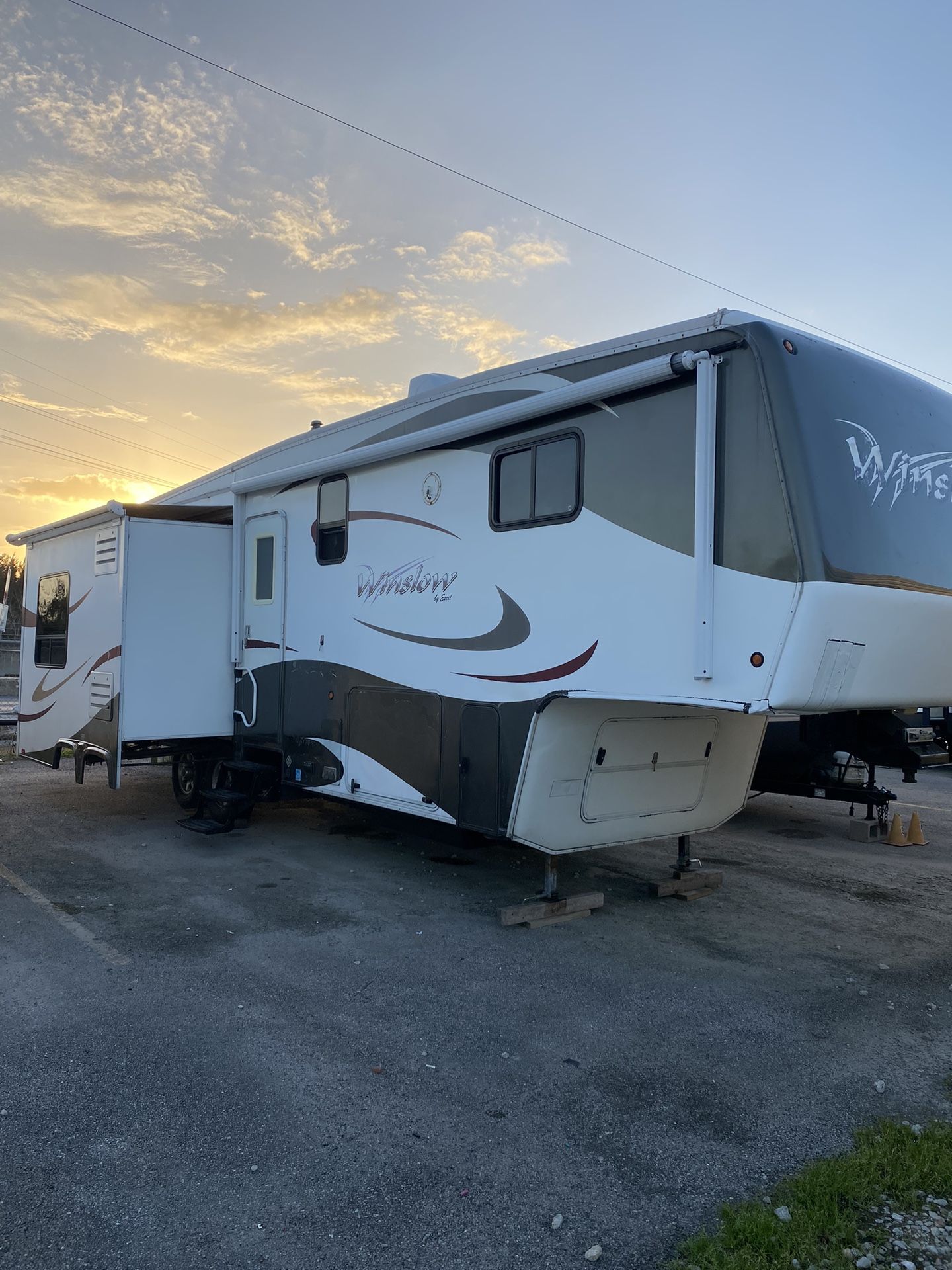 Excel Fifthwheel Triple Slideout for Sale in Houston, TX - OfferUp