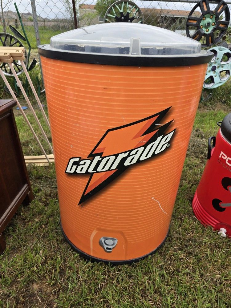Gatorade Ice Chest Rolling for Sale in Converse, TX - OfferUp