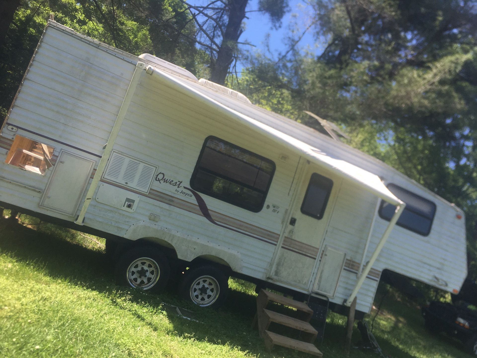 01 Jayco Quest 5th wheel Project Camper! for Sale in Lincolnton, NC ...