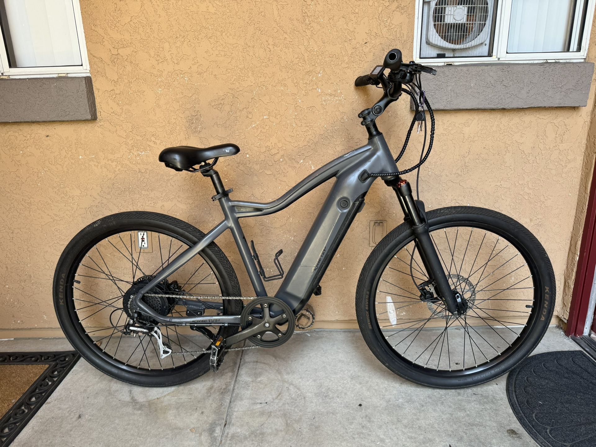 Electric Bike Ride 1 up 700 series 27.5” (CASH ONLY) for Sale in El ...
