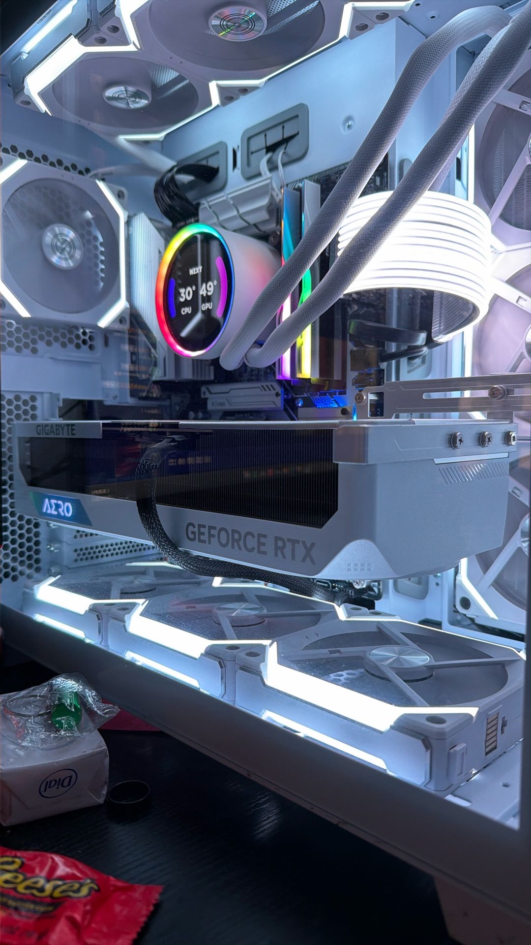 Gigabyte AERO RTX 4090 24GB 3X Fan for Sale in Palmdale, CA - OfferUp