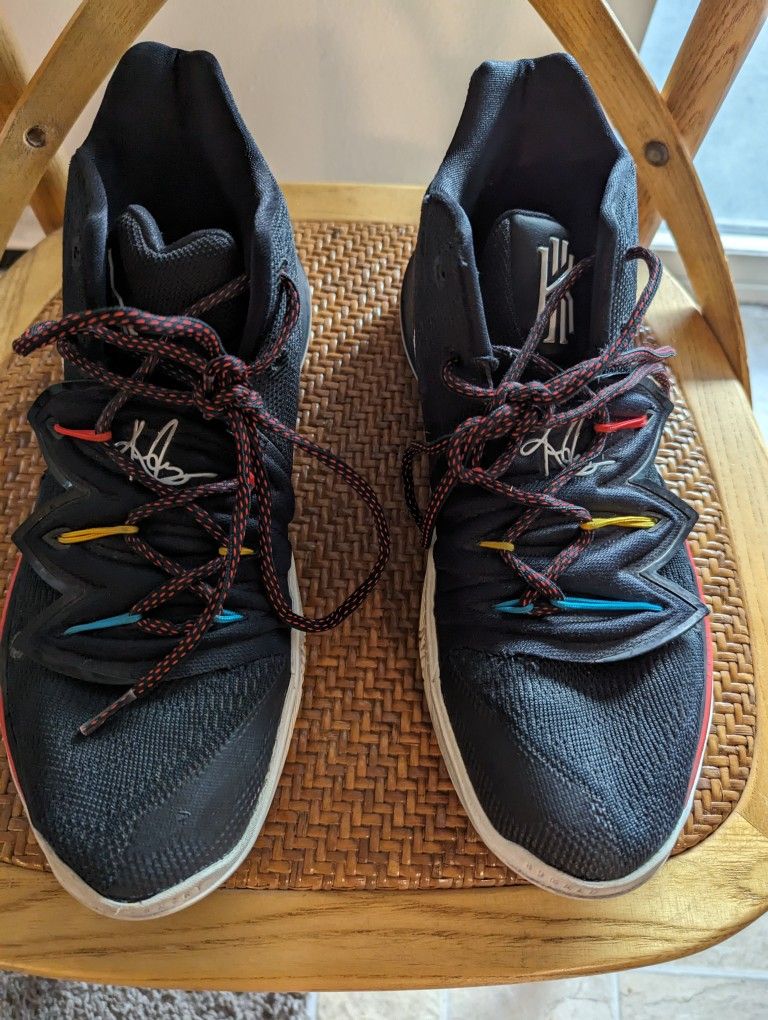 Nike Kyrie 5 Friends 2019 Size 11 for Sale in Lynnwood, WA - OfferUp
