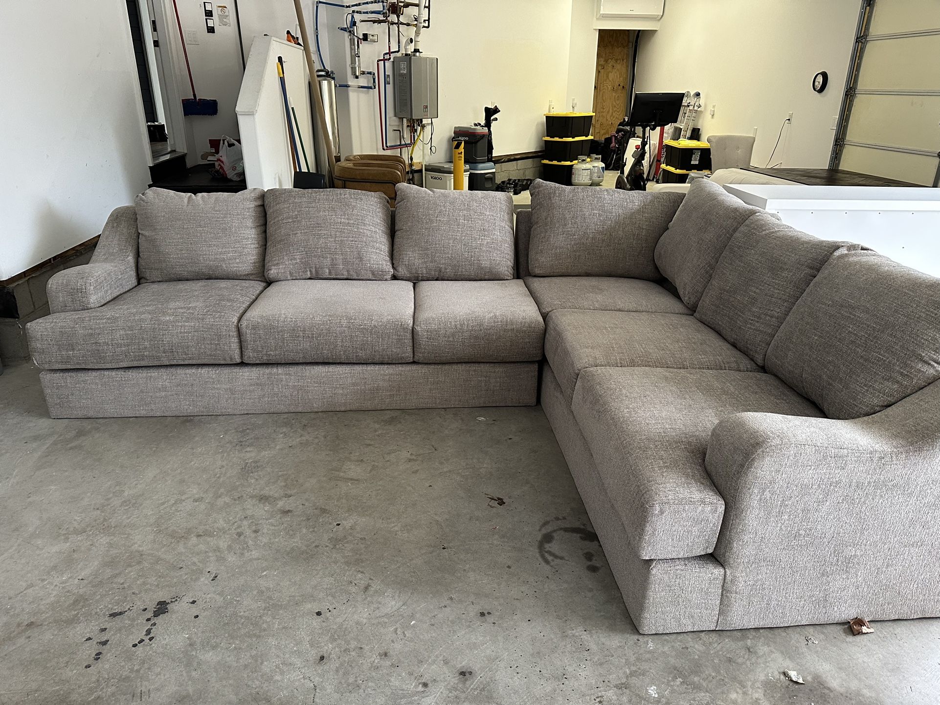 Jerome’s Norwalk Sectional for Sale in Franklin, TN - OfferUp