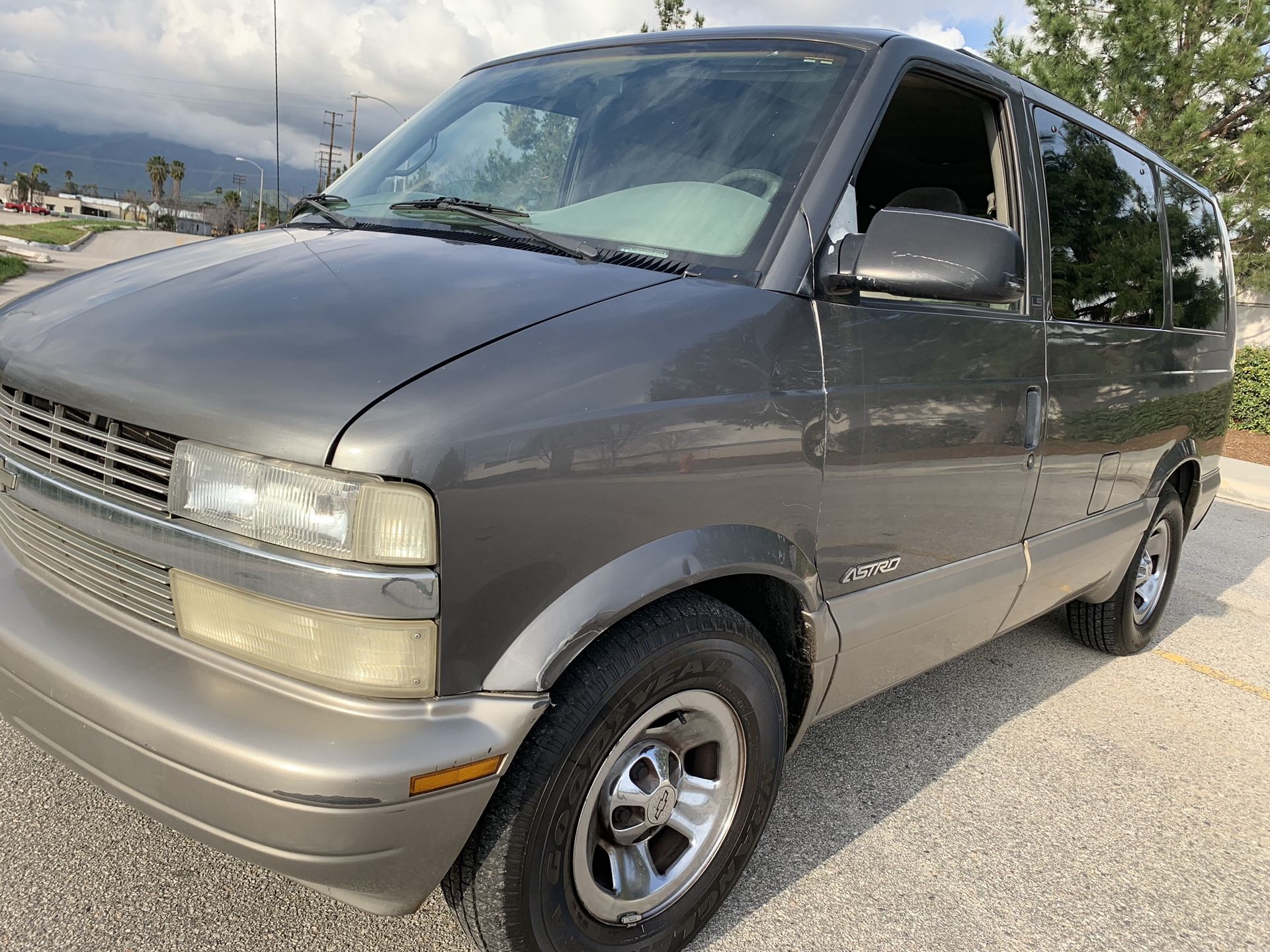 2002 Chevrolet Astro Cargo for Sale in San Bernardino, CA - OfferUp