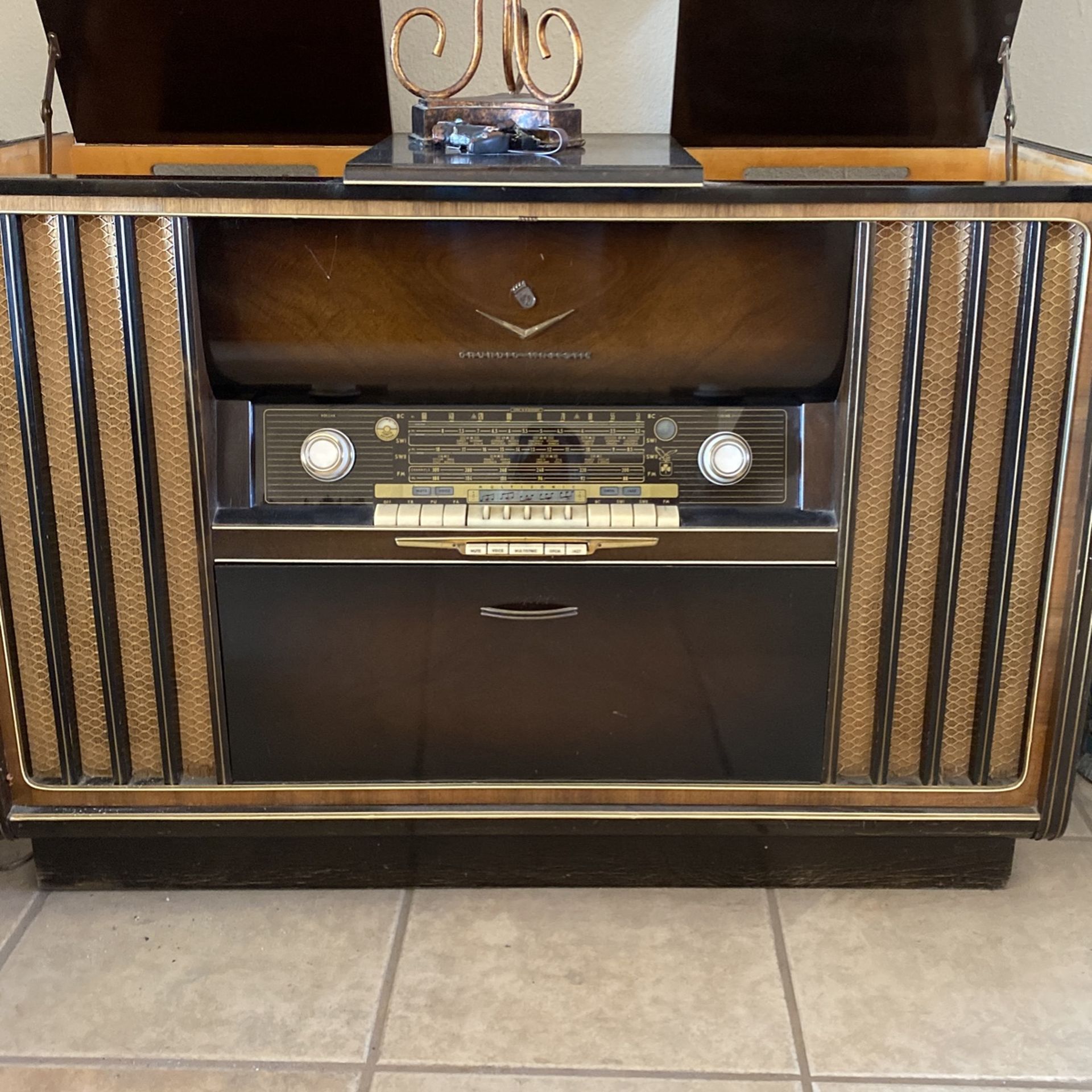 Vintage Grundig Majestic Stereo Console for Sale in Apple Valley, CA ...