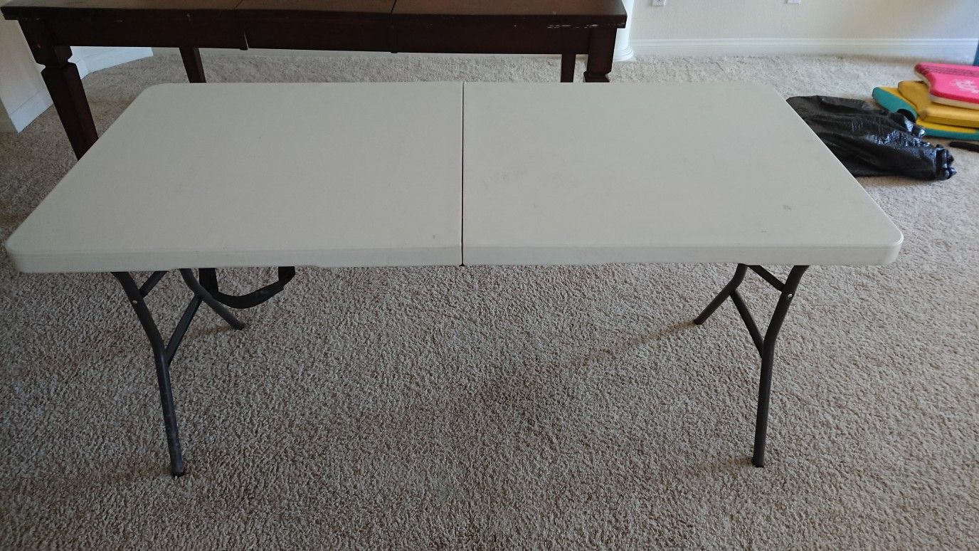 5 Foot Foldable Table Lifetime 80051 for Sale in San Diego, CA - OfferUp