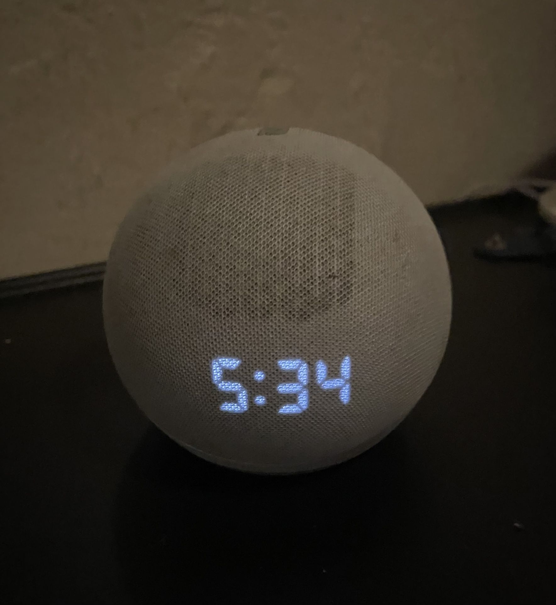 White Alexa Archive dot With Clock for Sale in Los Angeles, CA - OfferUp